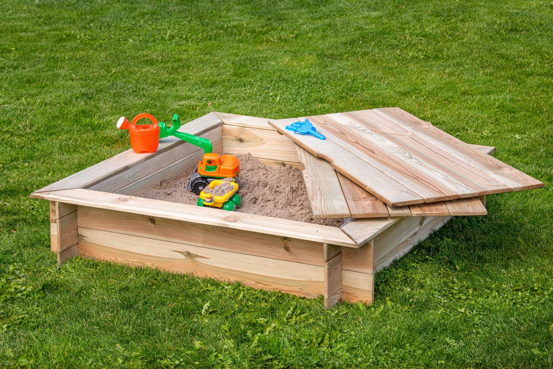 Small Sandpit with Wooden Lid | 120cm x 120cm Outdoor Play | Tuin