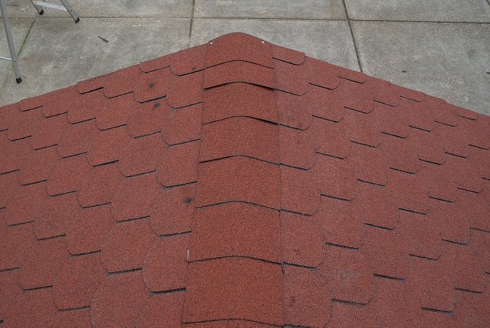 Red Curved Felt Roofing Shingles For Garden Buildings