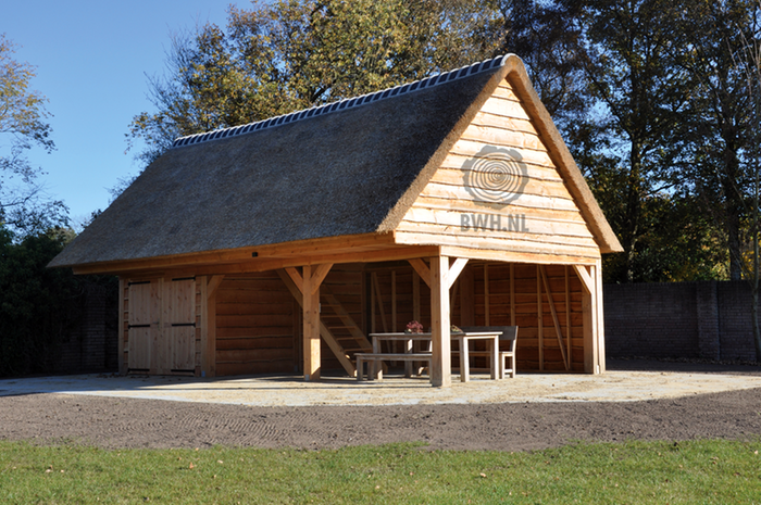 Natural Douglas Cladding | Rustic with Bark | Tuin UK